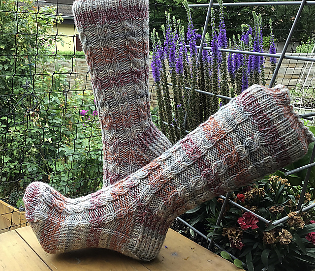 Ravelry: Dickerchen mit 2 Zöpfen pattern by Barbara Dahnke