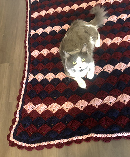 Ravelry: babykiss' Twilight Shells Throw