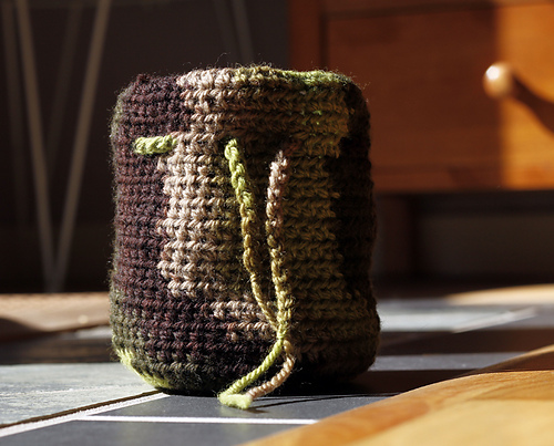 Ravelry: Dice bag tutorial pattern by Lusianne R.