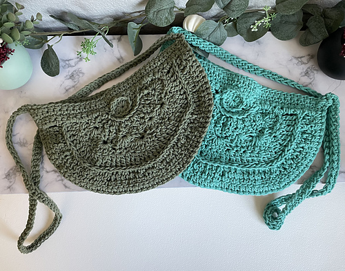 Ravelry: The Half Moon Bag pattern by Taylor Bento