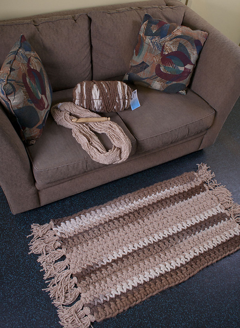Ravelry: Loveseat Rug pattern by Jeanette Higgins