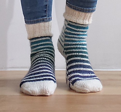 Ravelry: Contrasted striped socks pattern by Balou B