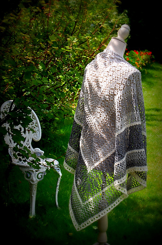 Ravelry: barjolaine's Icelandic shawl des bergers cathares