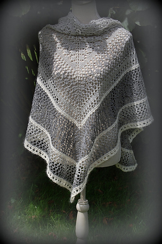 Ravelry: barjolaine's Icelandic shawl des bergers cathares