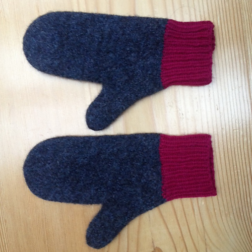Ravelry: Snow Day Mittens pattern by Melissa Metzbower