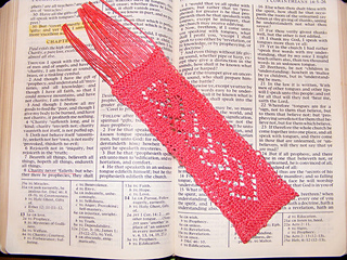 Ravelry: Chain of Hearts Lace Bookmark pattern by Kristina Plaas
