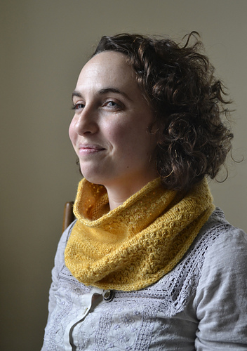 Ravelry: Lieselotte Cowl pattern by Beatrice Perron Dahlen