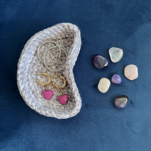 Ravelry: Mini Crescent Moon Basket pattern by Brigitte Martin