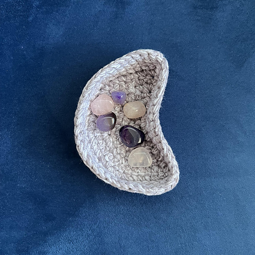 Ravelry: Mini Crescent Moon Basket pattern by Brigitte Martin