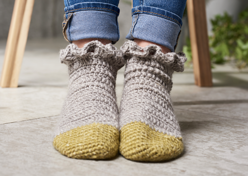 Ravelry: Ruffle socks pattern by Fran Morgan