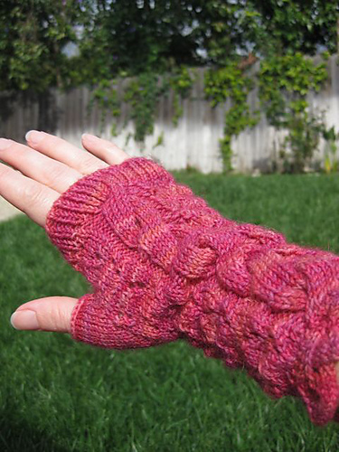 Ravelry: Eden Wristers pattern by Wendy Ganong