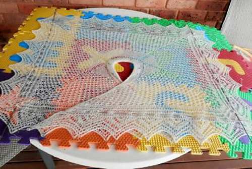 Ravelry: Bi'ita shawl pattern by Fernando Razo