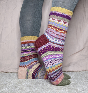Ravelry: Happy Heart Socks pattern by Beth King