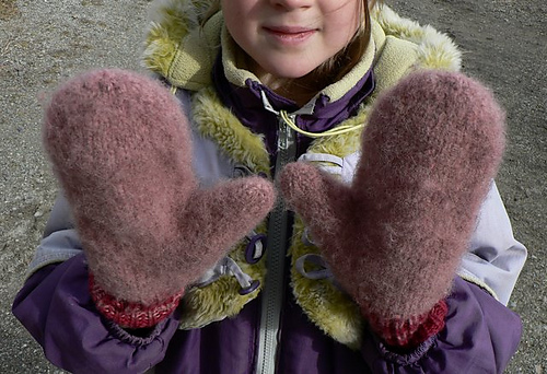 Ravelry: Snow Day Mittens pattern by Melissa Metzbower