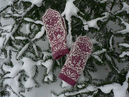 Ravelry: Frosted Windows Mittens pattern by Elena Maltseva