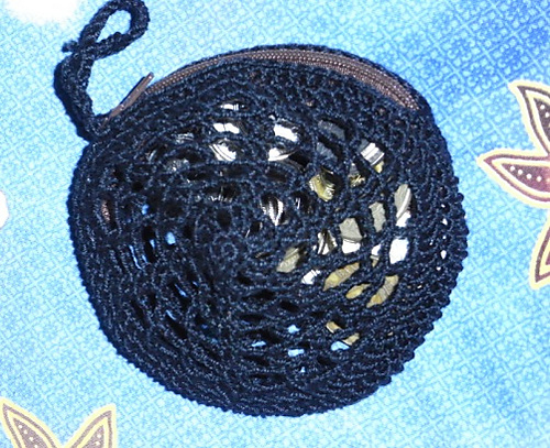 Ravelry: Spider Mesh Coin Purse pattern by Bhe Bheng