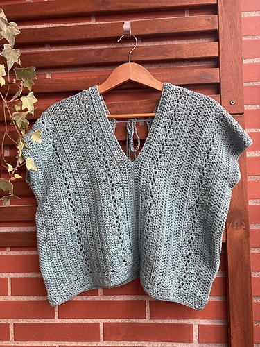 Ravelry: Top Loto pattern by Almudena Gutierrez