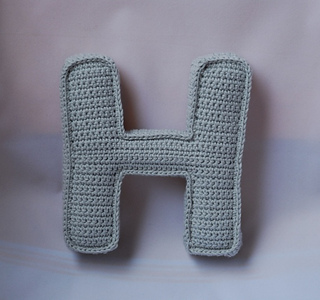 Ravelry: CAPITAL LETTER H pattern by Begoña Sanchez-Sauthier Berrojalbiz