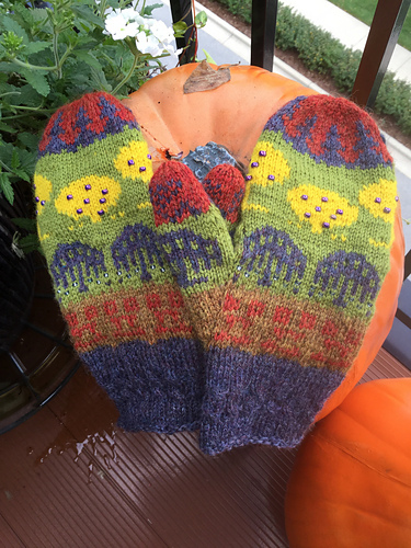 Ravelry: Spooky Park Mitts mystery KAL pattern by Hanna Kyttä
