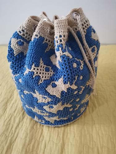 Ravelry: Interlocking Fish Bag pattern by Maika Quiroz