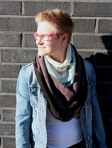 Ravelry: Peltosirkku cowl pattern by Katrine Birkenwasser
