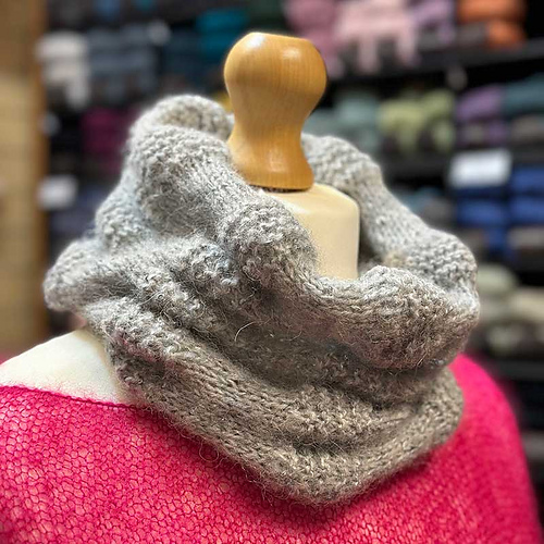 Ravelry: Glitterball Cowl pattern by Black Sheep Wools