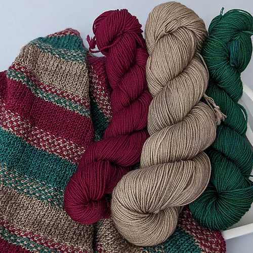 Ravelry: Betwixtmas 2022 Make Along pattern by Urth Yarns