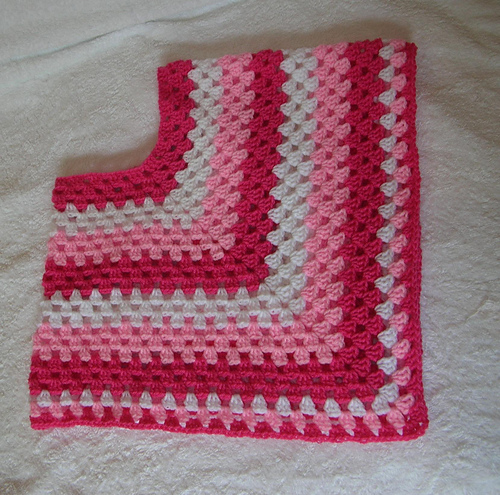 Ravelry: Poncho pattern by Sucrette