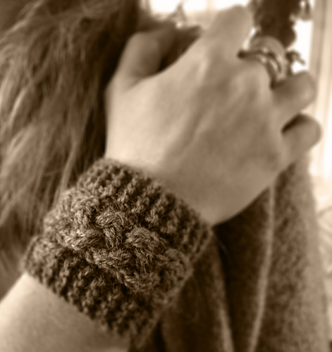 Ravelry: Aran cable cuff pattern by Siri Monsøy
