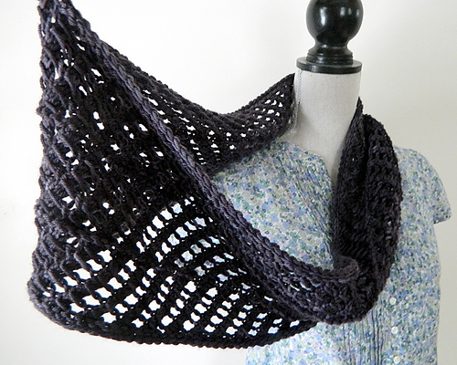Ravelry: Triune pattern by Wendy Chapman