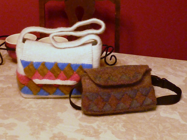 Ravelry: Accented Felted bag pattern by Linda Nolan