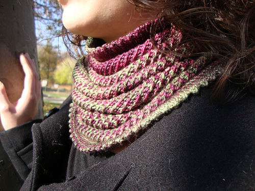 Ravelry: Willow Cowl pattern by Amelia Lyon