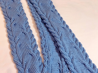Ravelry: Scarf with Three Twists pattern by Ivy Hest