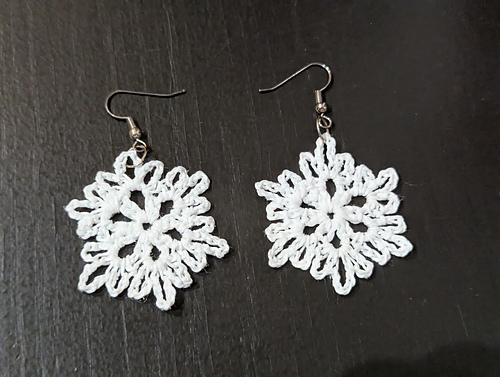 Ravelry: Snowflake Earrings pattern by Erangi Udeshika