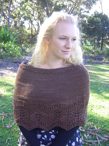 Ravelry: Winter Capelet pattern by Paulina Popiolek