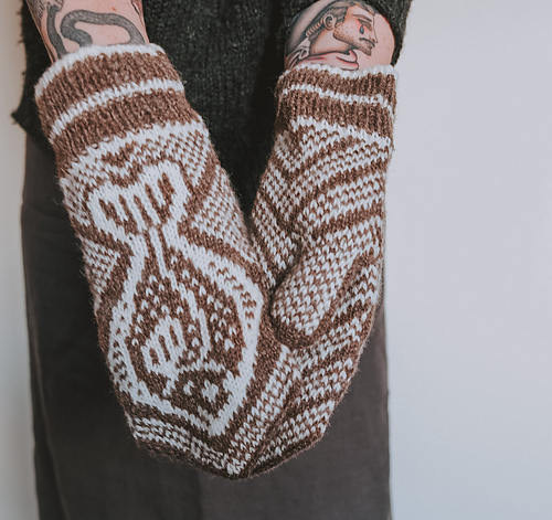 Ravelry: Halibut Mittens pattern by Caitlin Hunter