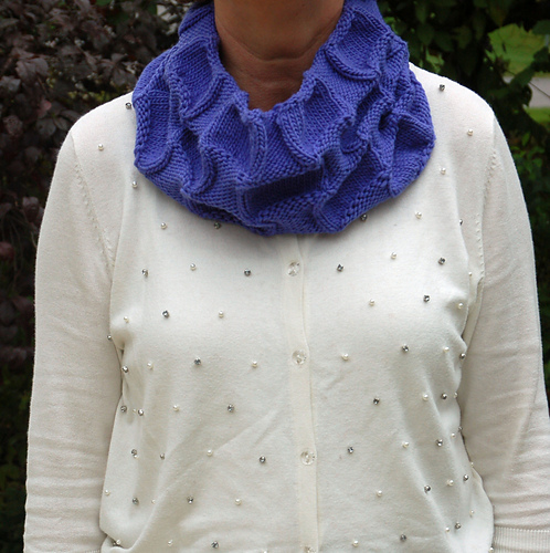 Ravelry: Manganese Cowl pattern by Betty Chang