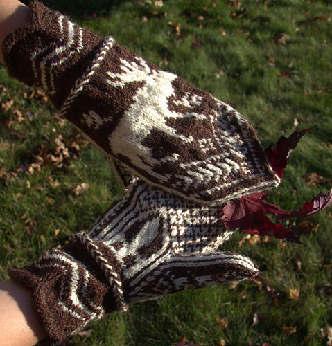 Ravelry: Women’s Selbu-Inspired Moose Mittens pattern by Breezy Moczynski