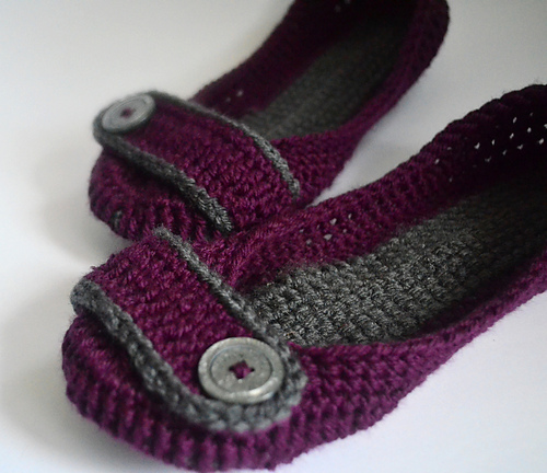 Ravelry: Violet Women's House Slipper pattern by Lorin Jean