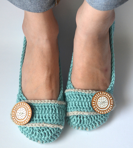 Ravelry: Violet Women's House Slipper pattern by Lorin Jean