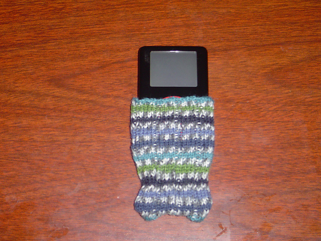 Ravelry: Ipod Sock Cozy pattern by Nancy Mathews