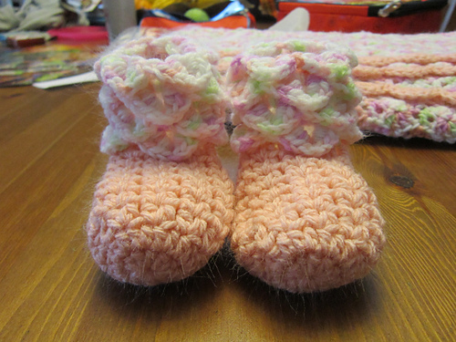 Ravelry: Crocodile Stitch Baby Booties pattern by Laura Tegg