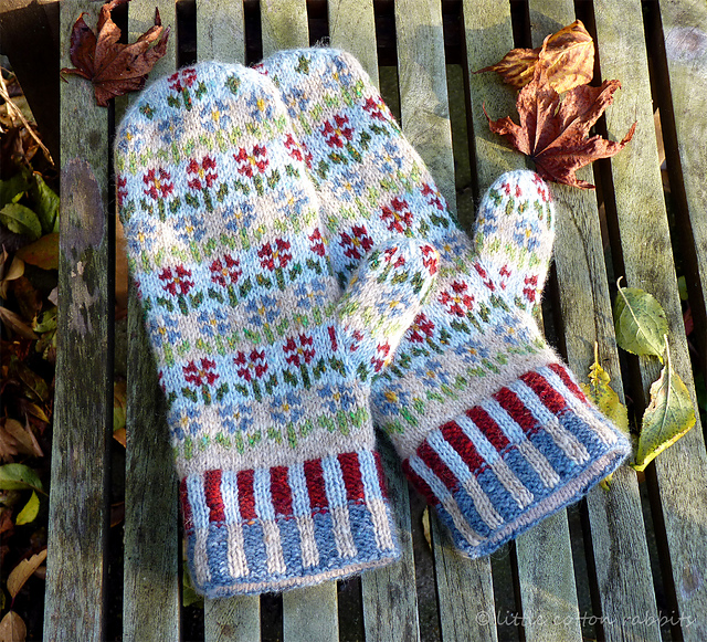 Ravelry: bunnyknitter's Little flower mittens