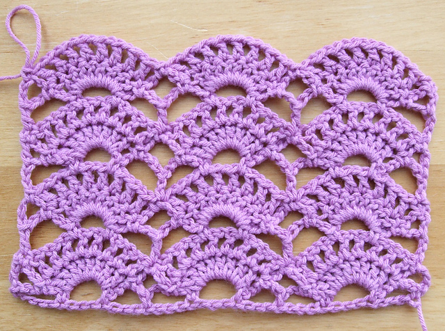 Ravelry: Lacy Fans pattern by Aletta Boleyn