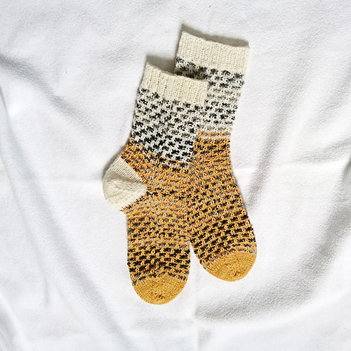 Ravelry: Calumma Socks pattern by Monika Soltysik