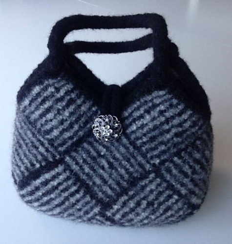 Ravelry: Diechi Squared Up Handbag pattern by Carole Dietrich