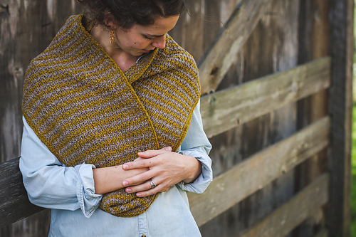Ravelry: Two Tone Cowl pattern by Annie Rowden