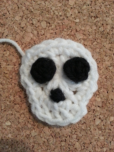 Ravelry: Easy Skull Applique pattern by Niki Wyre