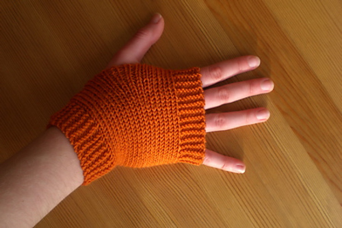 Ravelry: Muffatees pattern by A Lady