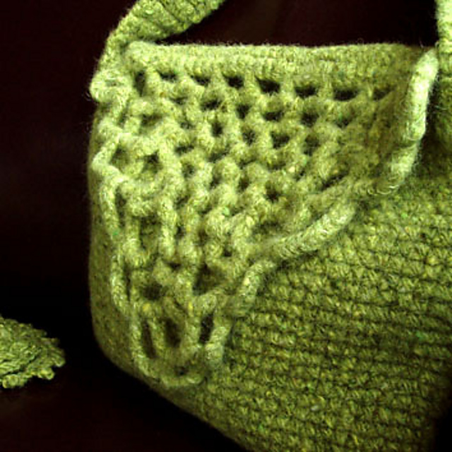 Ravelry: Amy Felted Bag pattern by Camelia Shanahan